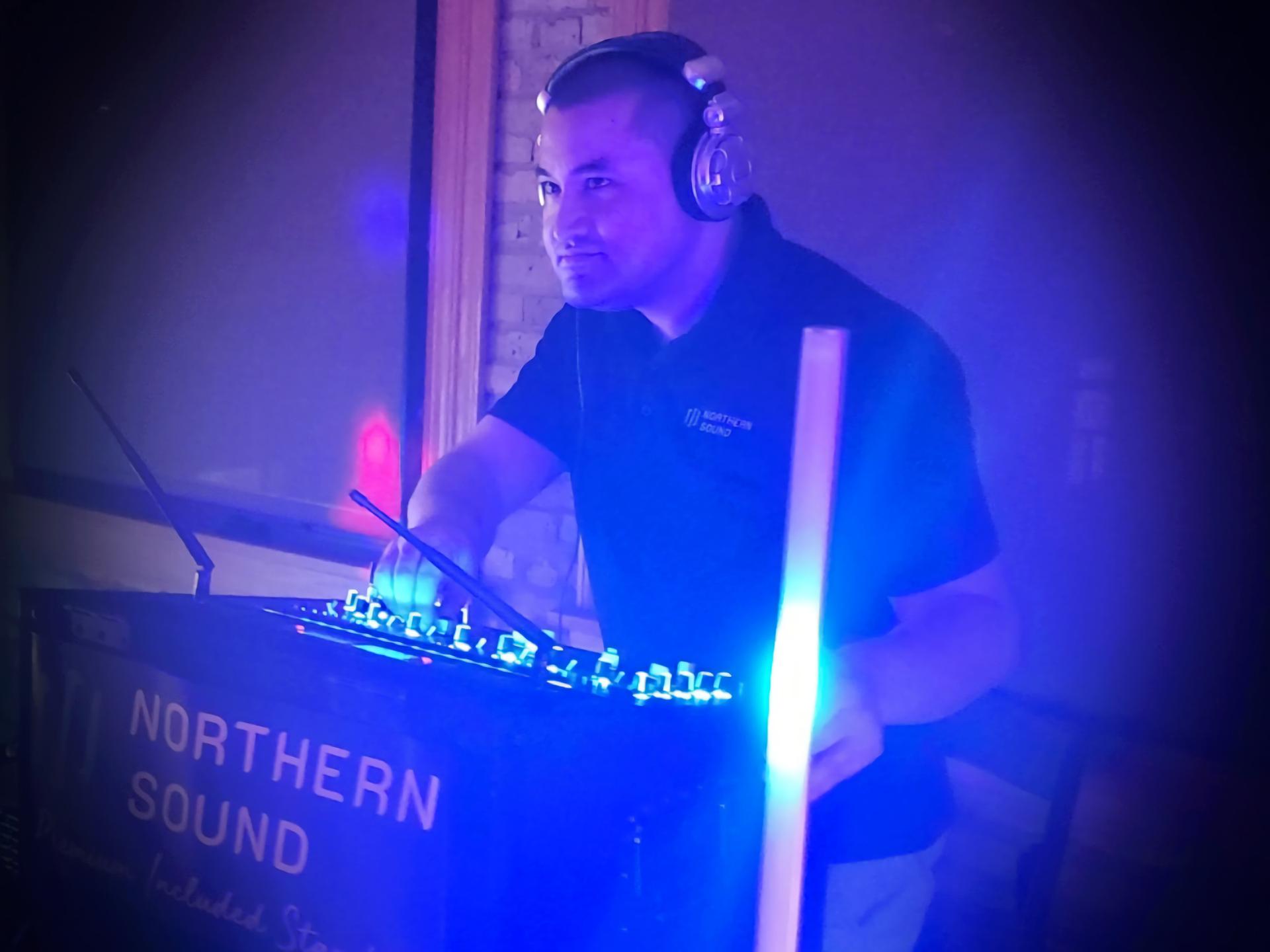 Book DJs, Bands, & Musicians for your event | Cueup