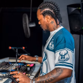 Encontre e Reserve um DJ em São Paulo (encontrados 19 DJs)